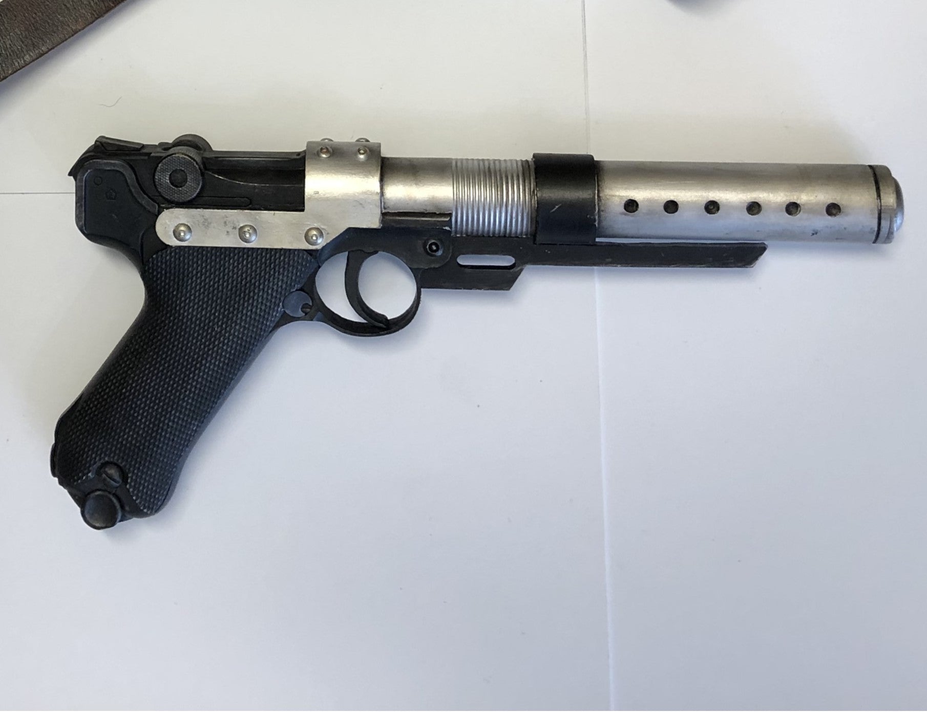Jyn Erso A-180 Blaster Prop – darmansprops